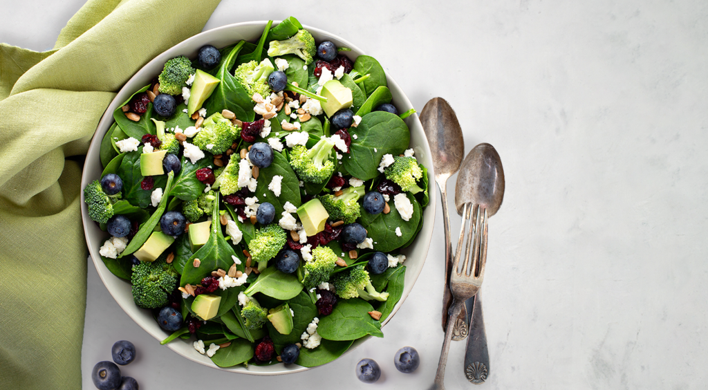 وصفة سلطة التوت والجبنة الفيتا - بريدفاست